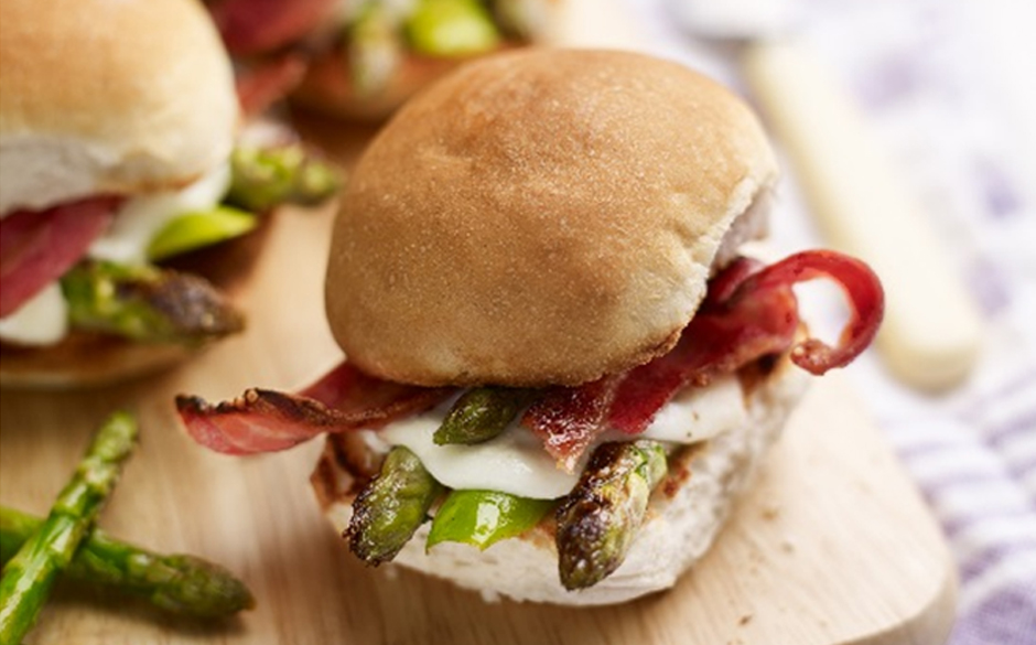 Asparagus, mozzarella & bacon sliders - Mature Times