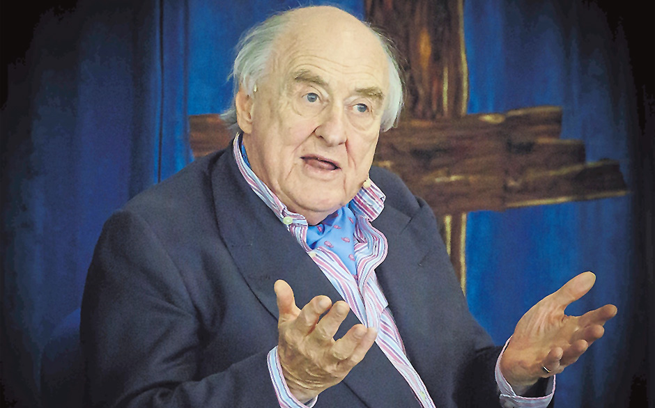 Henry Blofeld's distinctive voice takes you back to the famous Test ...